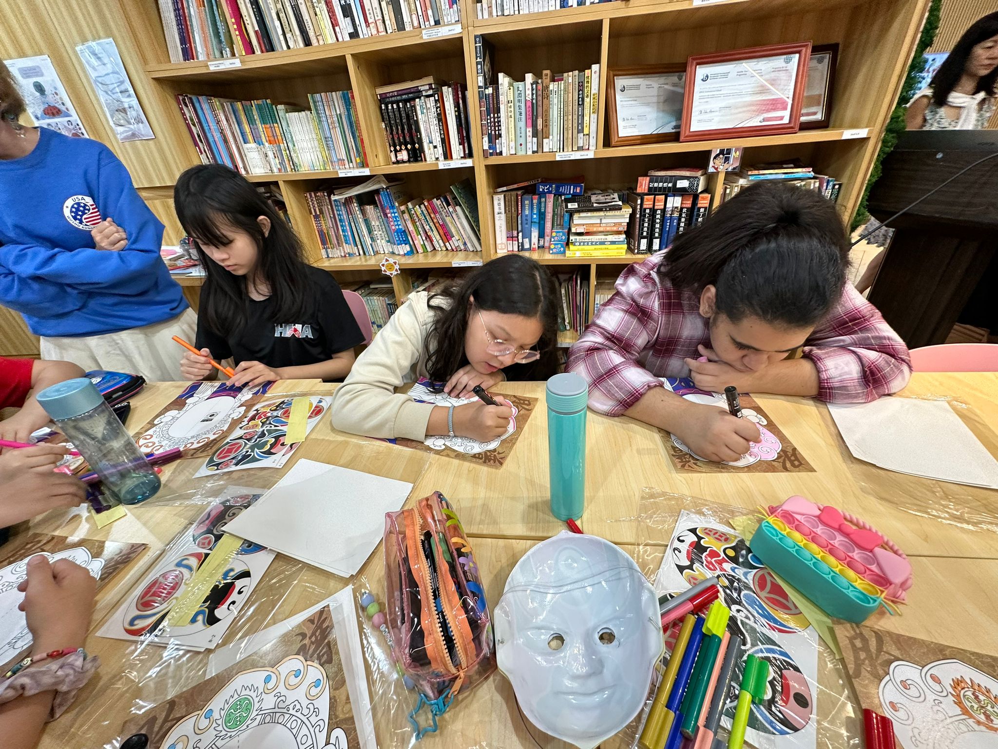 Exploring Sichuan Face Changing: HWA Enriches Chinese Culture Class ...